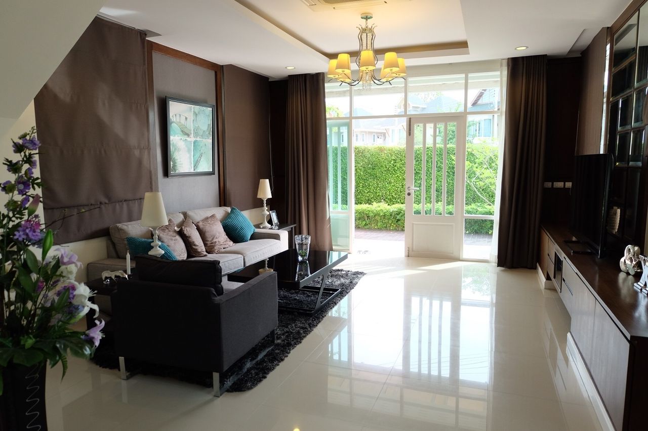 บ้านปลื้มสุข - Baan Pluemsuk โครงการบ้านชลบุรี | NaYoo